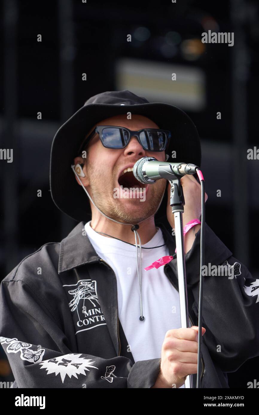 07. Juni 2024, Rheinland-Pfalz, Nürburg: Sänger Chris 'Batty C' Batten ...