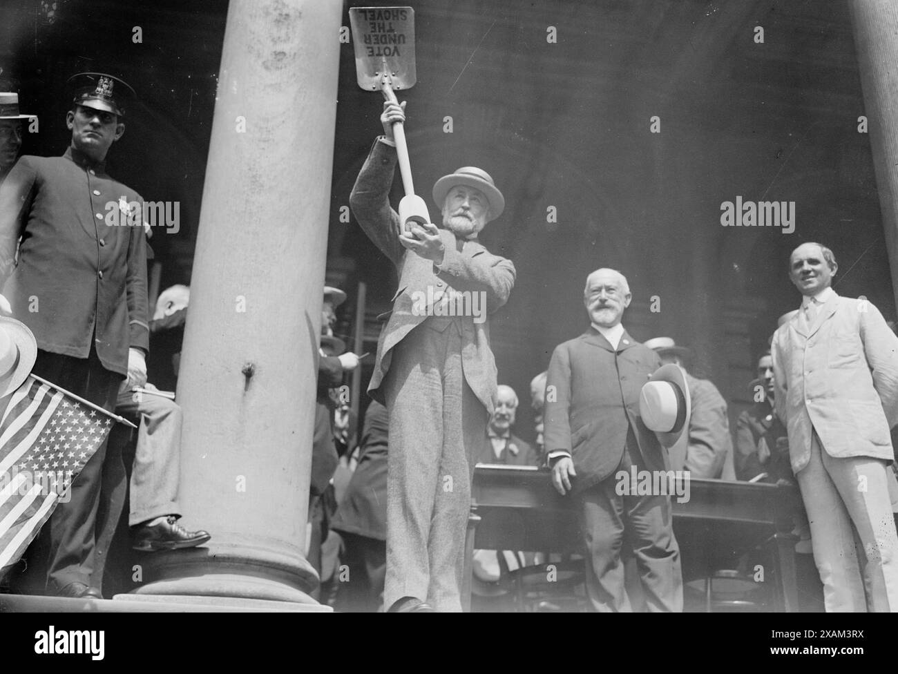 Gaynor [und] Schiff, 1913. Zeigt die Benachrichtigungszeremonie, die am ...