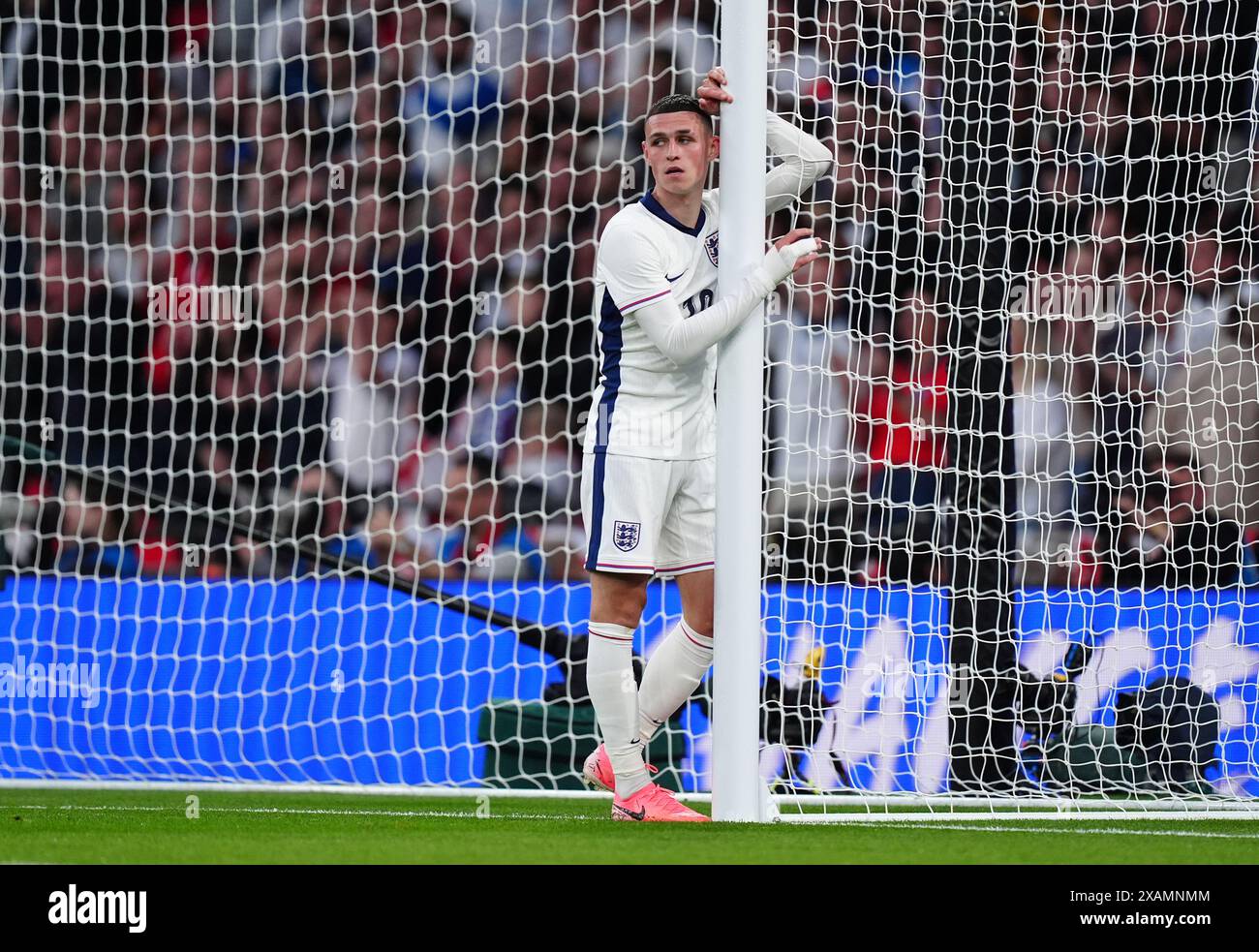 Der Engländer Phil Foden reagiert auf eine verpasste Chance während des ...