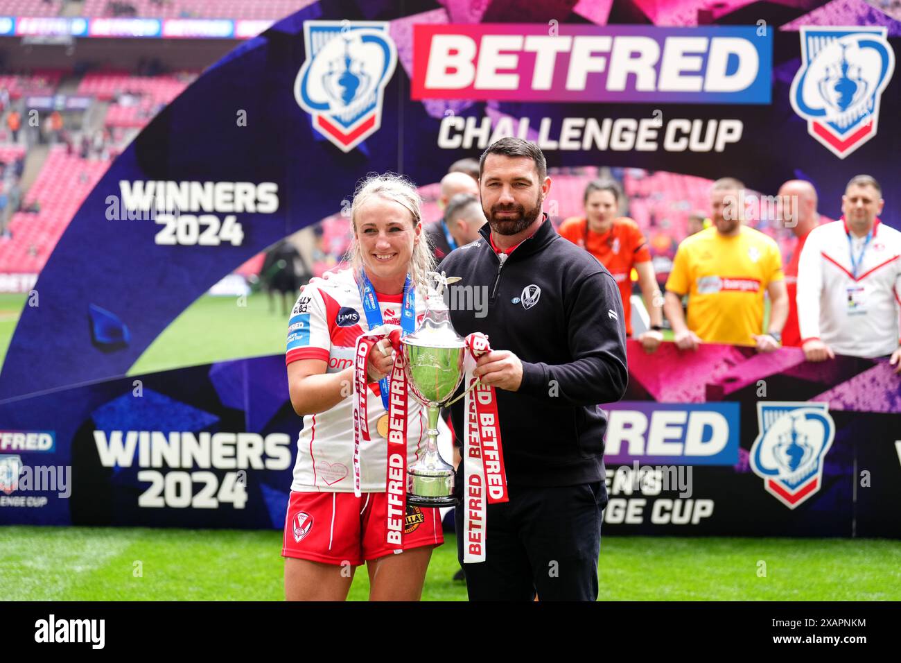 St. Helens' Jodie Cunningham (links) und Cheftrainer Matty Smith mit ...