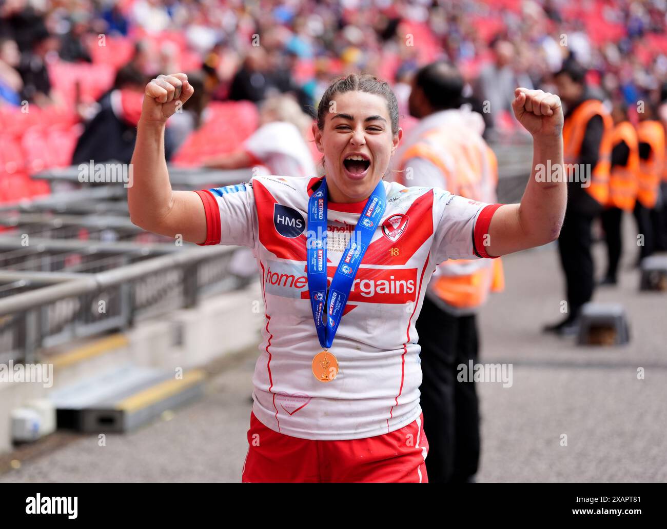 St. Helens' Emily Rudge feiert nach dem Finale des Betfred Women's ...