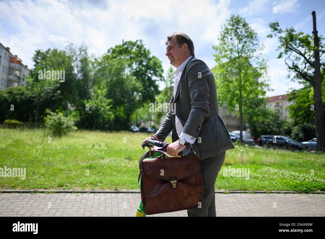 09. Juni 2024, Sachsen, Dresden: AFD-Spitzenkandidat für die ...