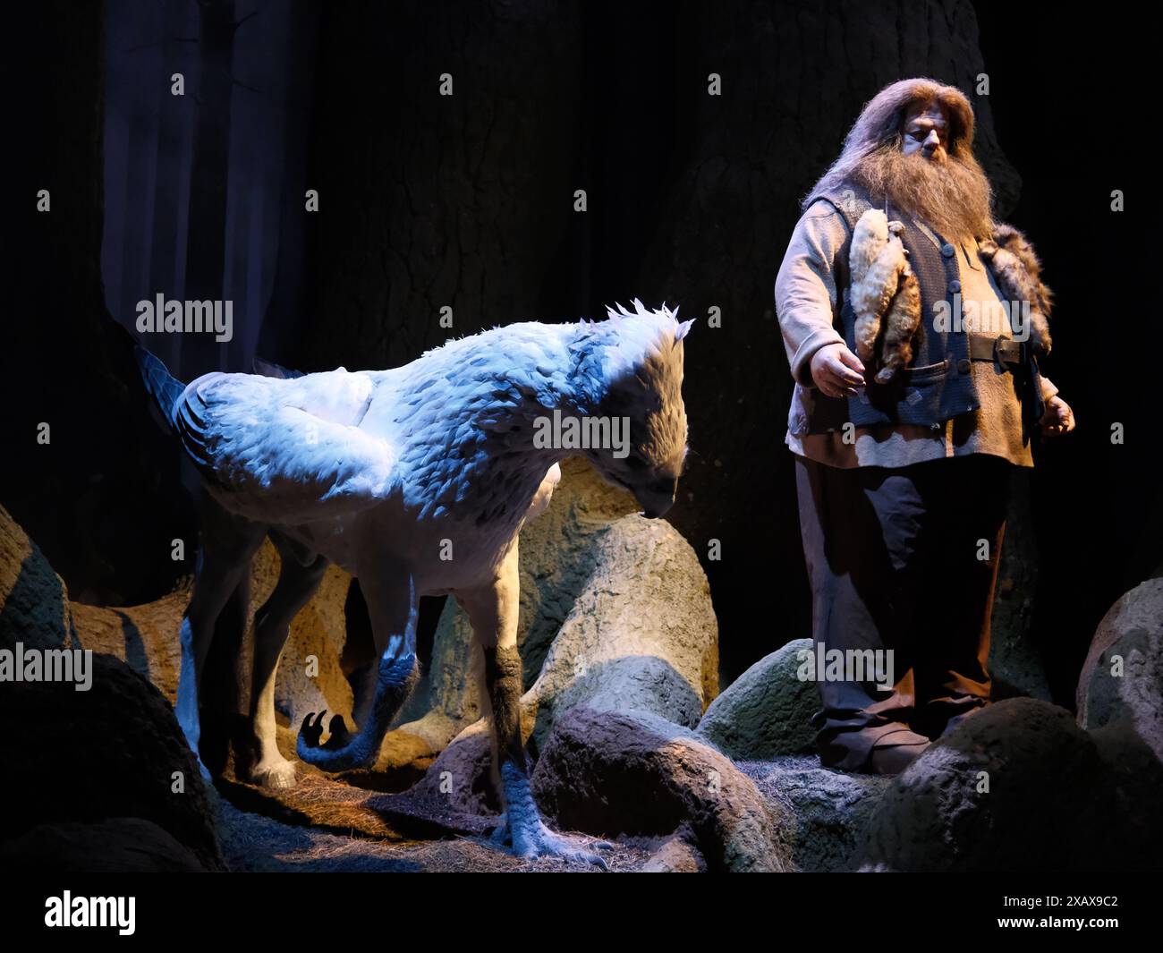 Tokio – 15. Mai 2024: Rubeus Hagrid und griffin Model in Warner Bros ...