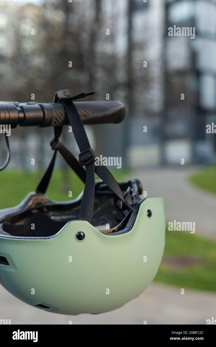 Verantwortliches pendeln -Fotos und -Bildmaterial in hoher Auflösung ...