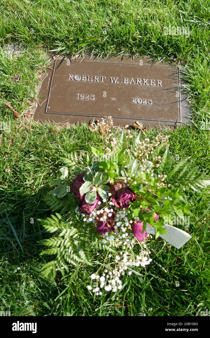 6. Juni 2024 Bob Barker Grave in Sheltering Hills im Forest Lawn Memorial Park Hollywood Hills ...