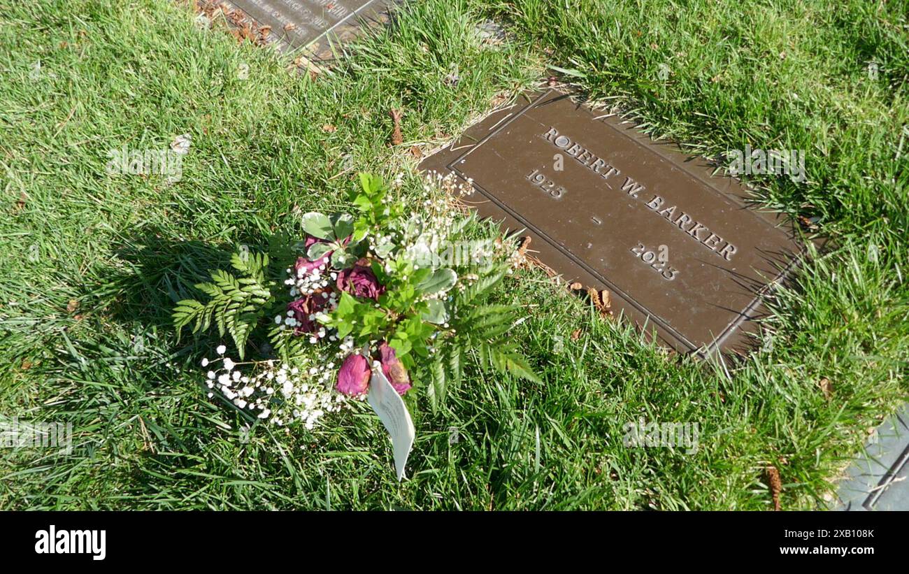 6. Juni 2024 Bob Barker Grave in Sheltering Hills im Forest Lawn Memorial Park Hollywood Hills ...