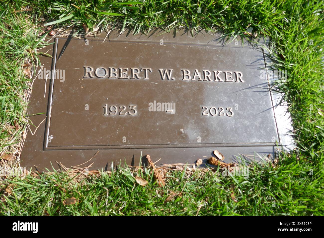 6. Juni 2024 Bob Barker Grave in Sheltering Hills im Forest Lawn ...