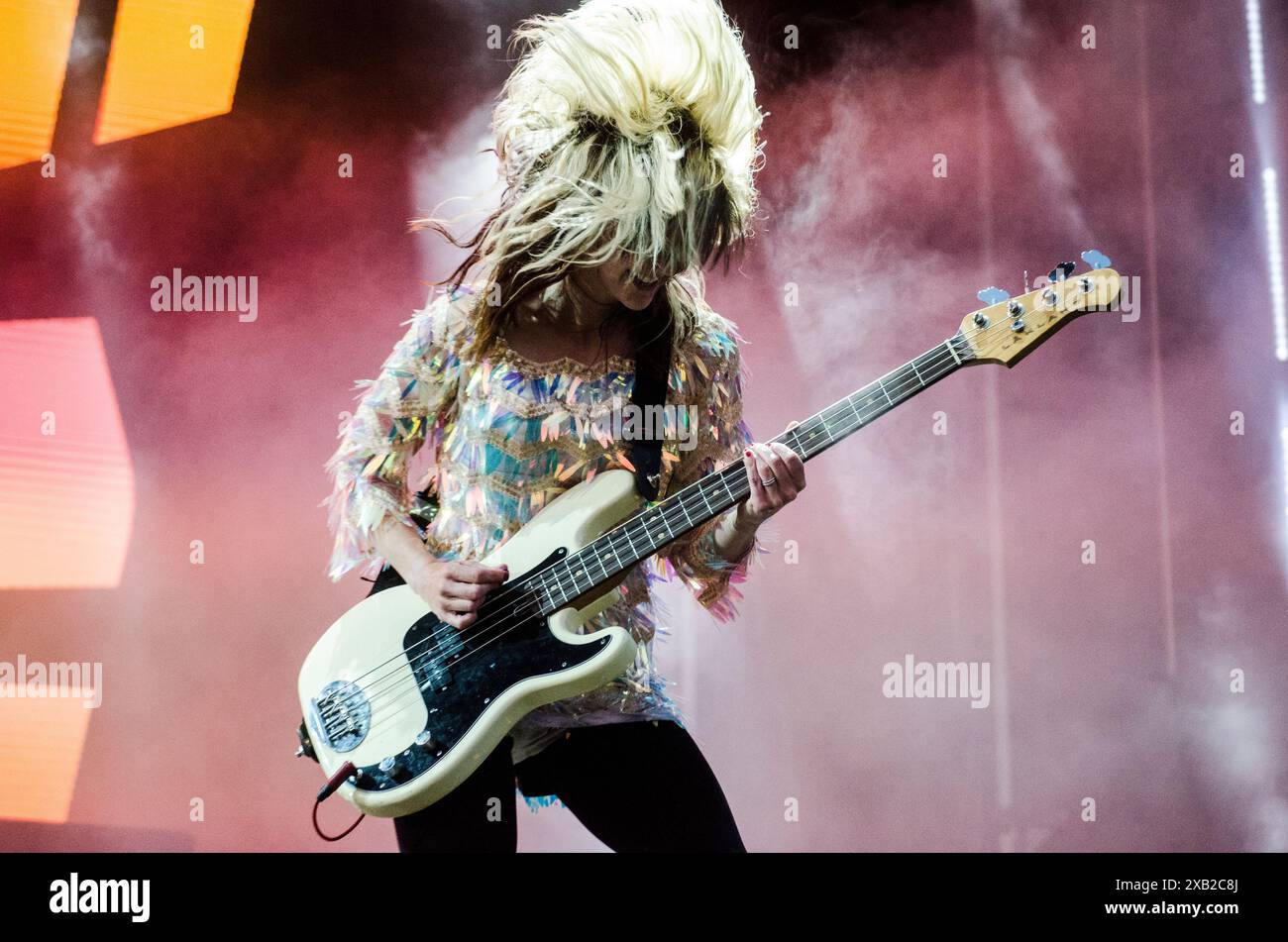 Charlotte cooper bassist -Fotos und -Bildmaterial in hoher Auflösung ...