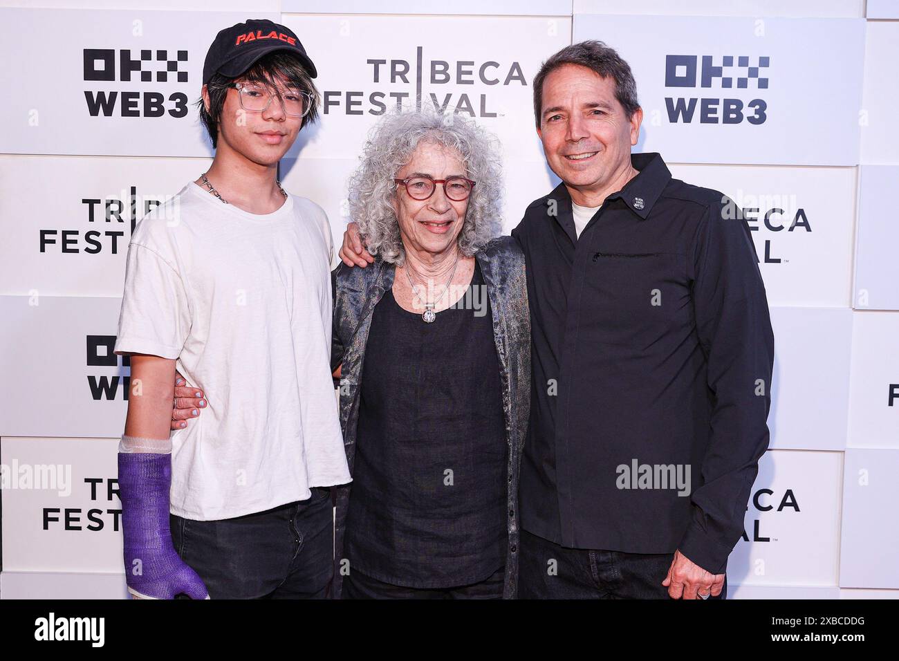 Ny. Juni 2024. Jackson Tan O'Neil, Judy Karp und Sean O'Neil bei der ...