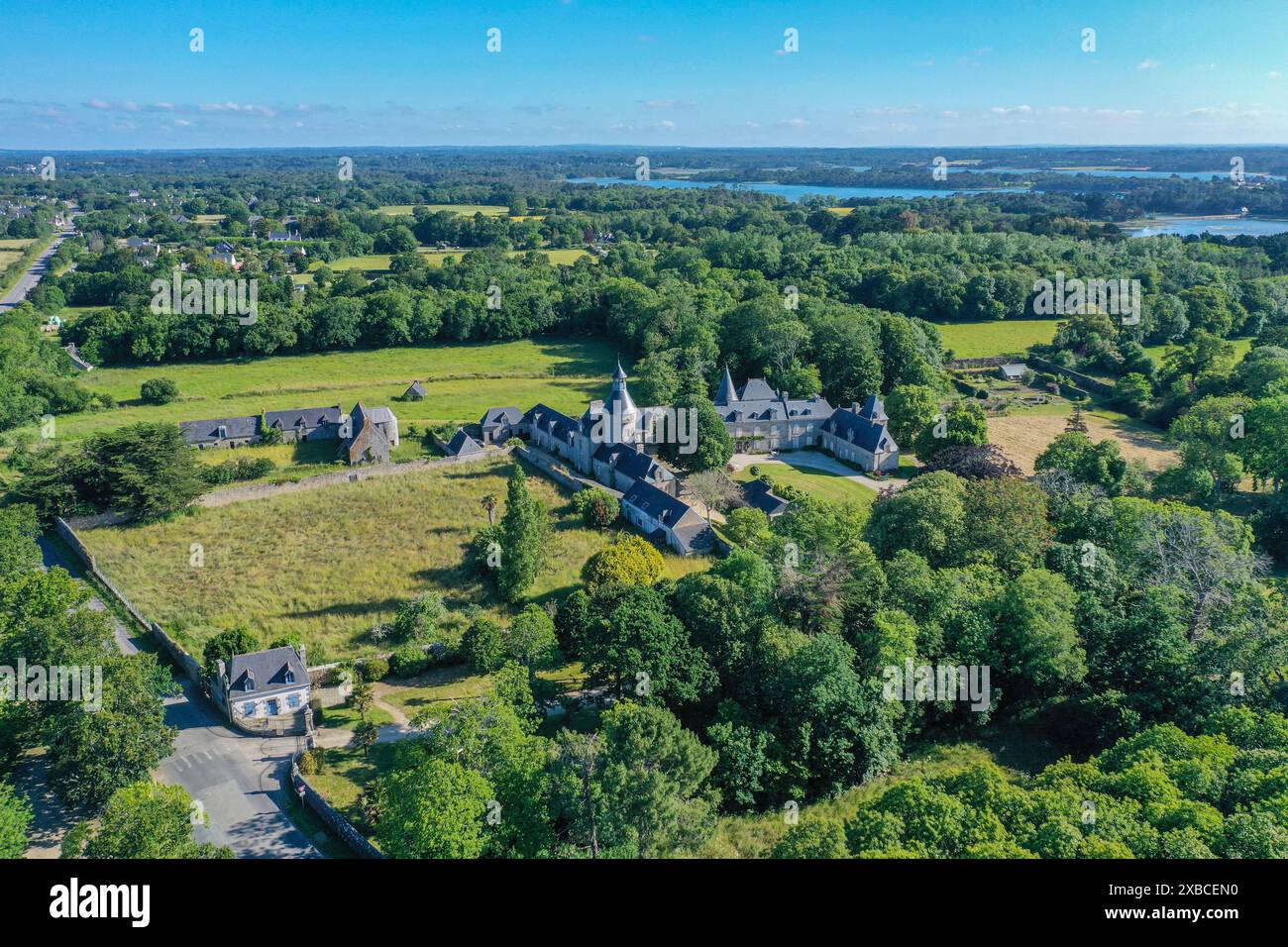 Luftbild historischer Landsitz Manoir de Kerazan, Loctudy, Departement Finistere Penn AR Bed ...