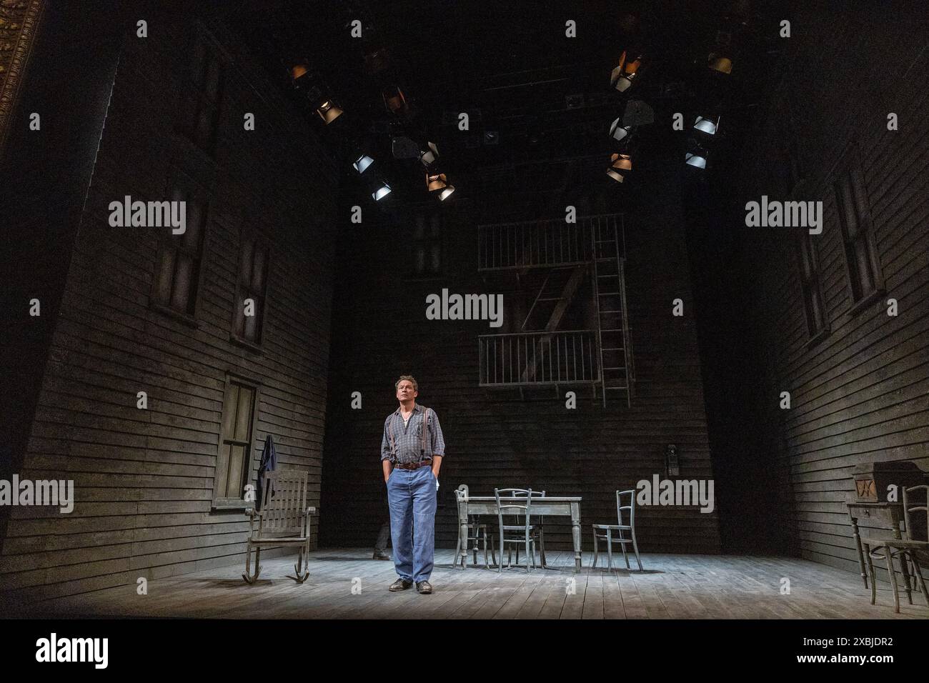 Dominic West (Eddie Carbone) in Einem BLICK VON DER BRÜCKE von Arthur ...