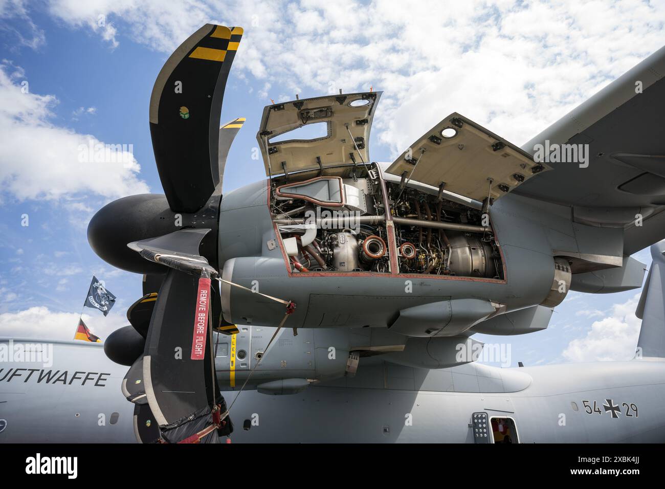 BERLIN - 06. JUNI 2024: Das Turboprop-Triebwerk des Militärtransportes ...