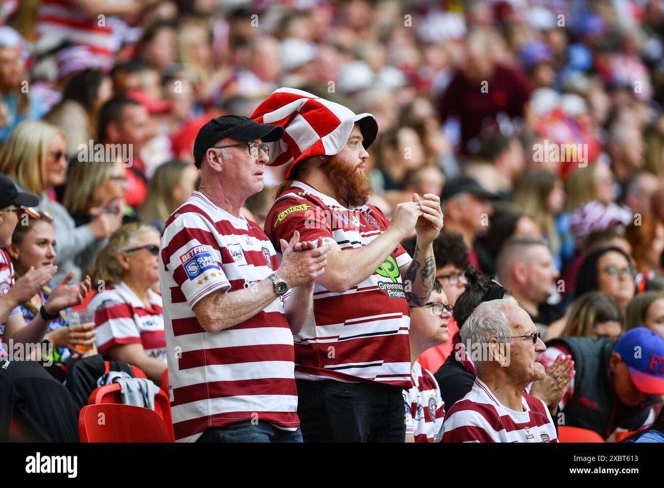 London, England - 8. Juni 2024 - Fans des Wigan Warriors Rugby League ...