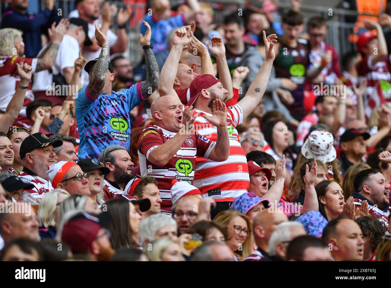 London, England - 8. Juni 2024 - Fans von Wigan Warriors. Rugby League ...