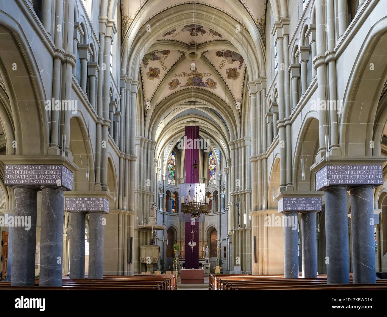 Inneres der Domkirche St. Peter und Paul, einer altkatholischen Kirche ...