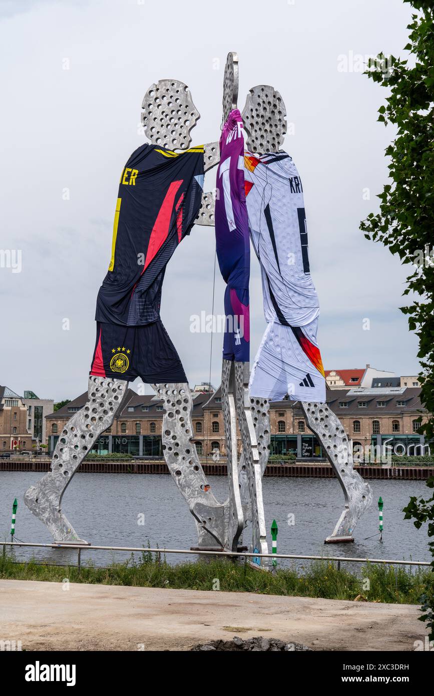Anlässlich der Fußball-Europameisterschaft 2024 wurde die Skulptur ...