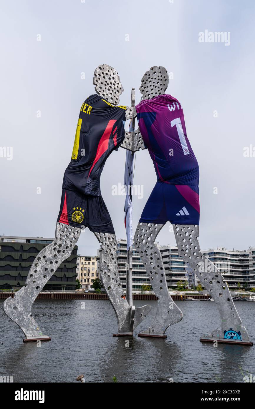 Anlässlich der Fußball-Europameisterschaft 2024 wurde die Skulptur ...