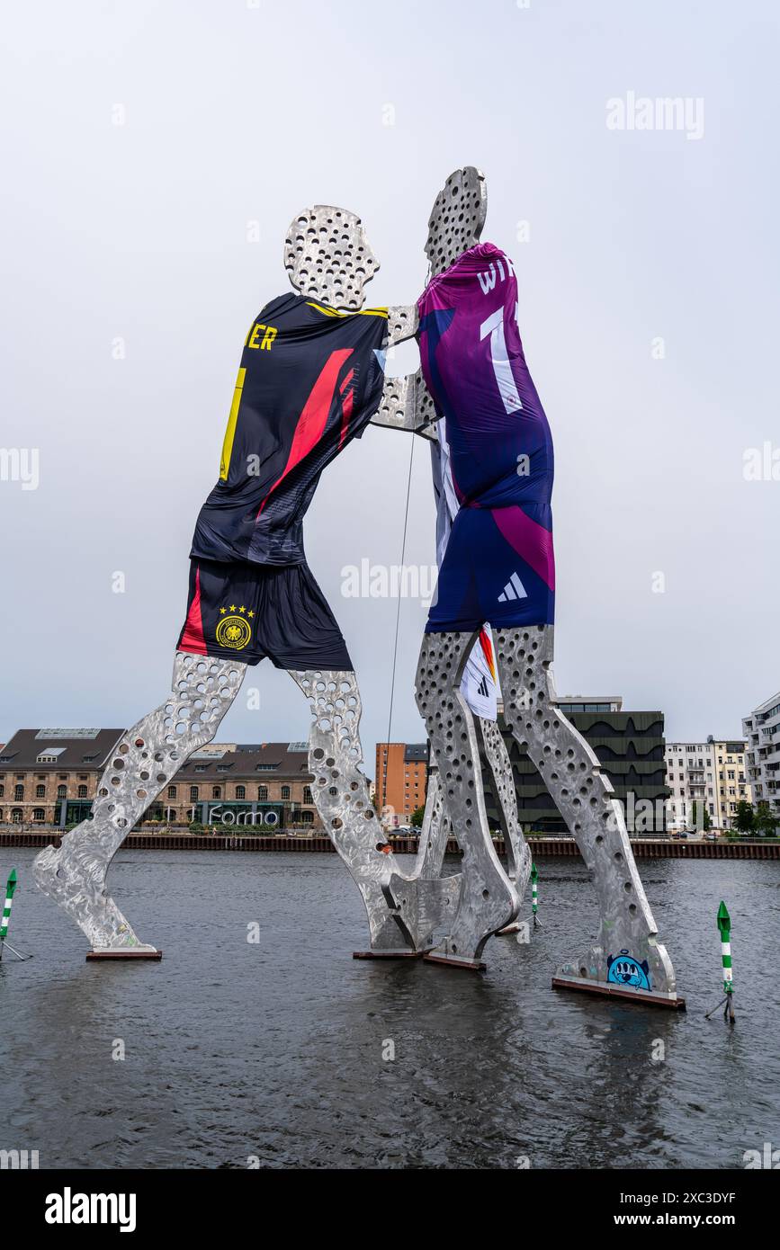 Anlässlich der Fußball-Europameisterschaft 2024 wurde die Skulptur ...