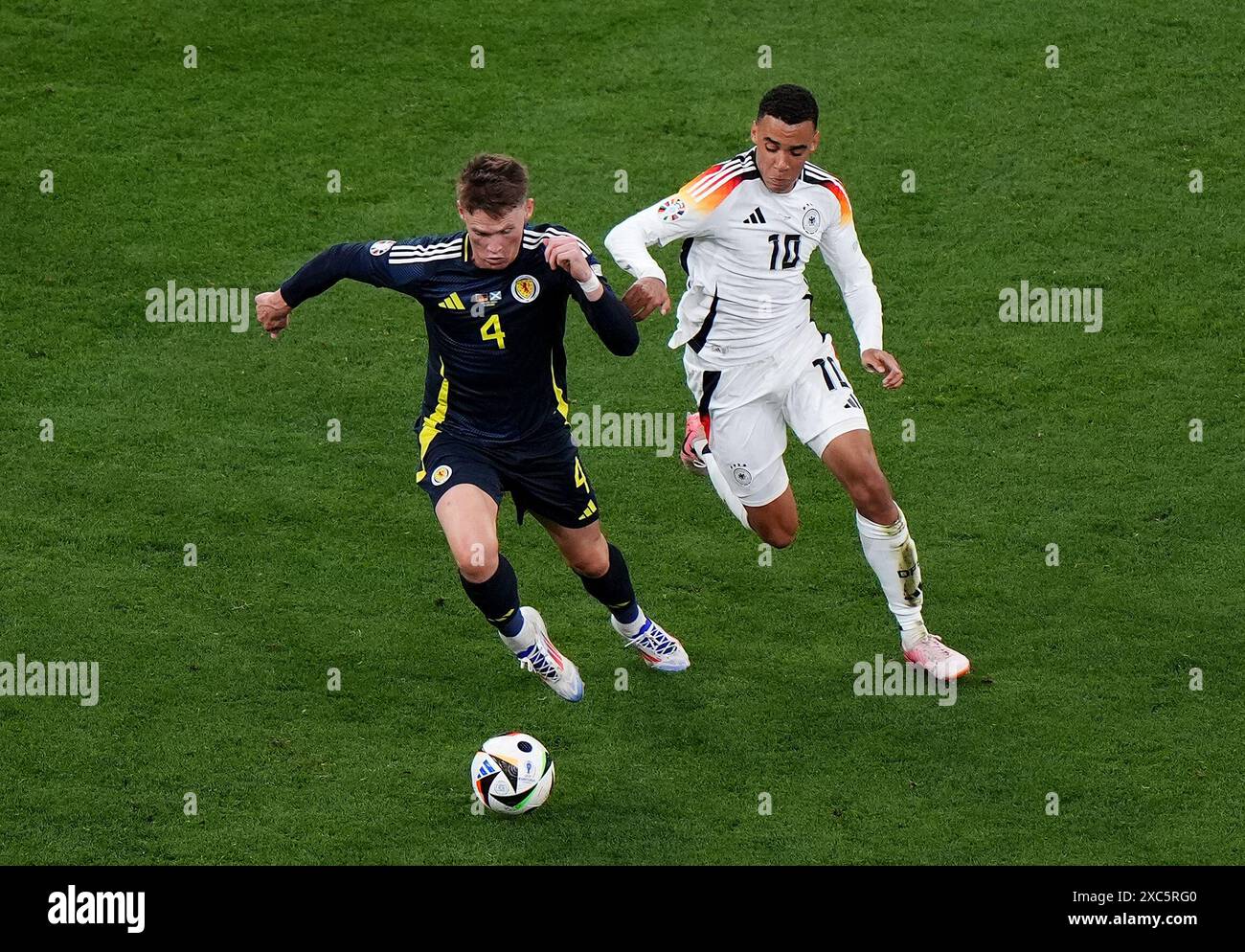 Der schottische Scott McTominay (links) und der deutsche Jamal Musiala ...