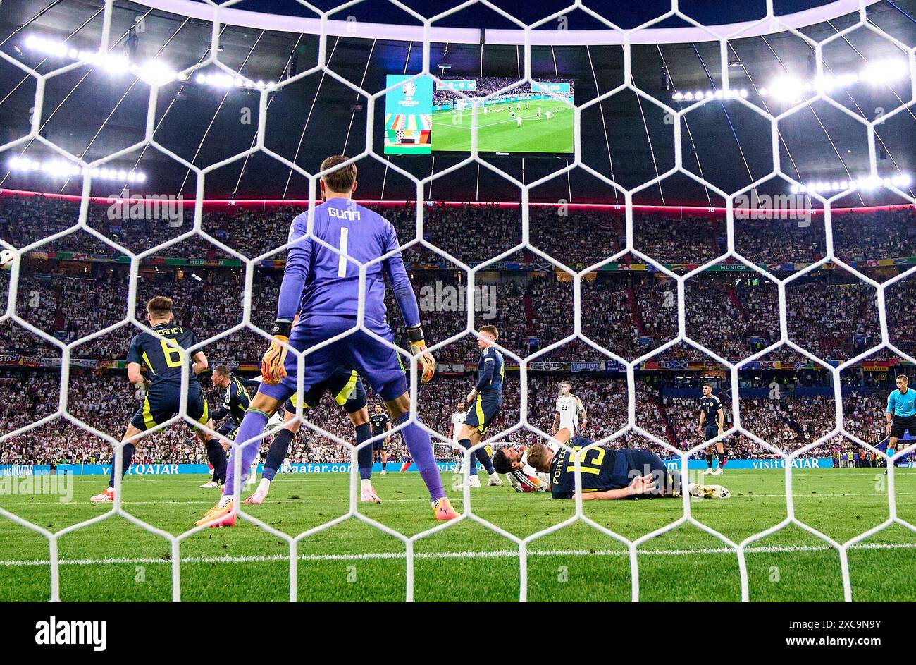 Angus Gunn, SCO 1 verteidigen gegen Kai Havertz, DFB 7 Ilkay Guendogan ...