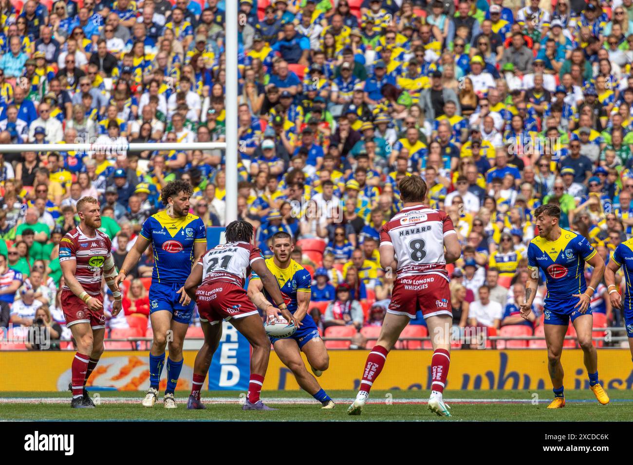 Das Finale Des Betfred Challenge Cups 2024. Danny Walker läuft mit dem ...