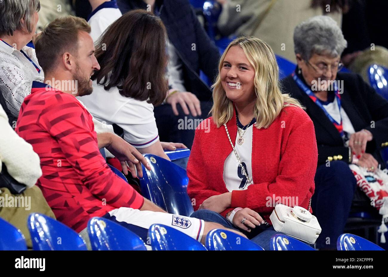 Der Engländer Harry Kane mit seiner Frau Kate Goodland nach dem ...