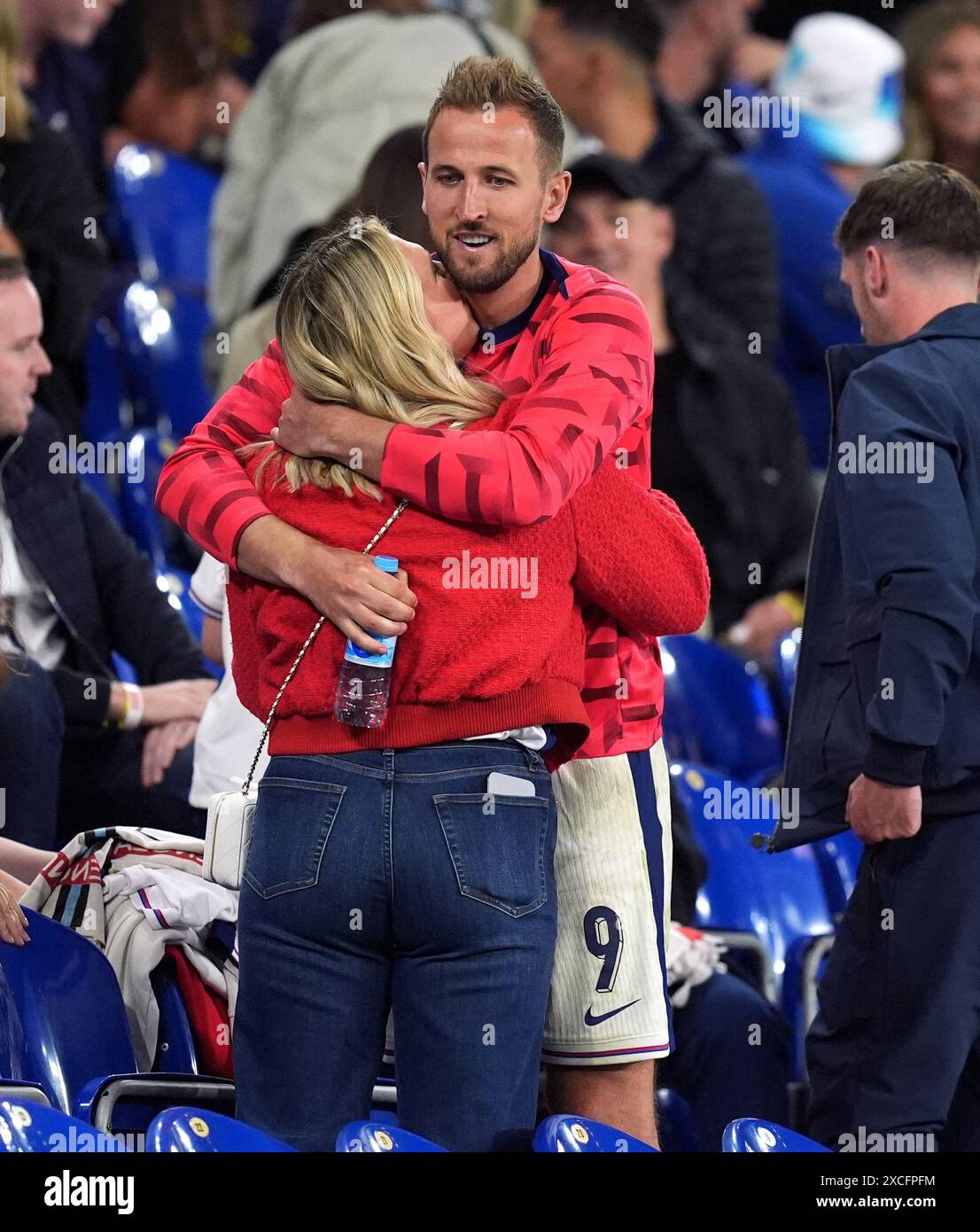 Der Engländer Harry Kane mit seiner Frau Kate Goodland nach dem ...