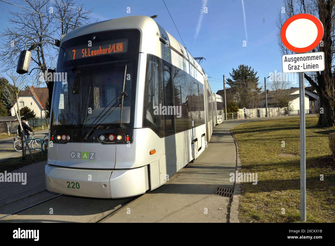 linien graz,Straßenbahn in der Stadt als städtischer öffentlicher ...