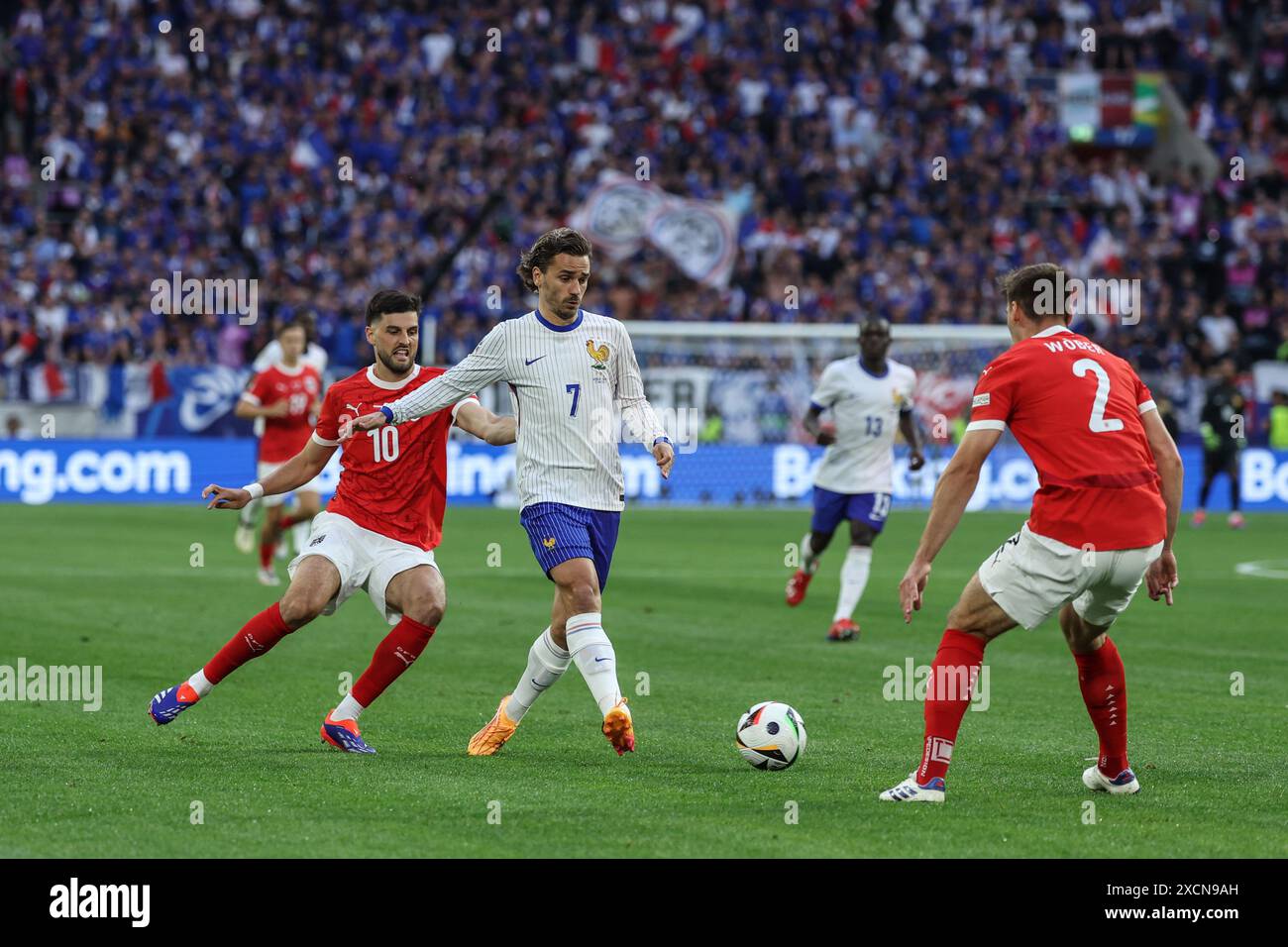 Düsseldorf, Deutschland. Juni 2024. Antoine Griezmann (C) aus ...