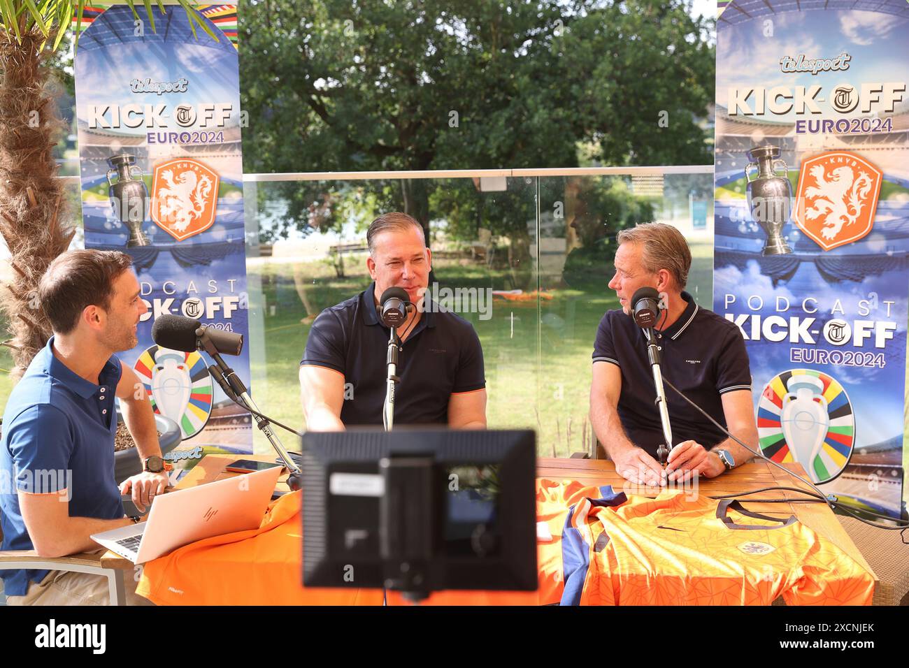WOLFSBURG, DEUTSCHLAND - 18. JUNI: Aufnahme des Telegraaf-Kick-off ...