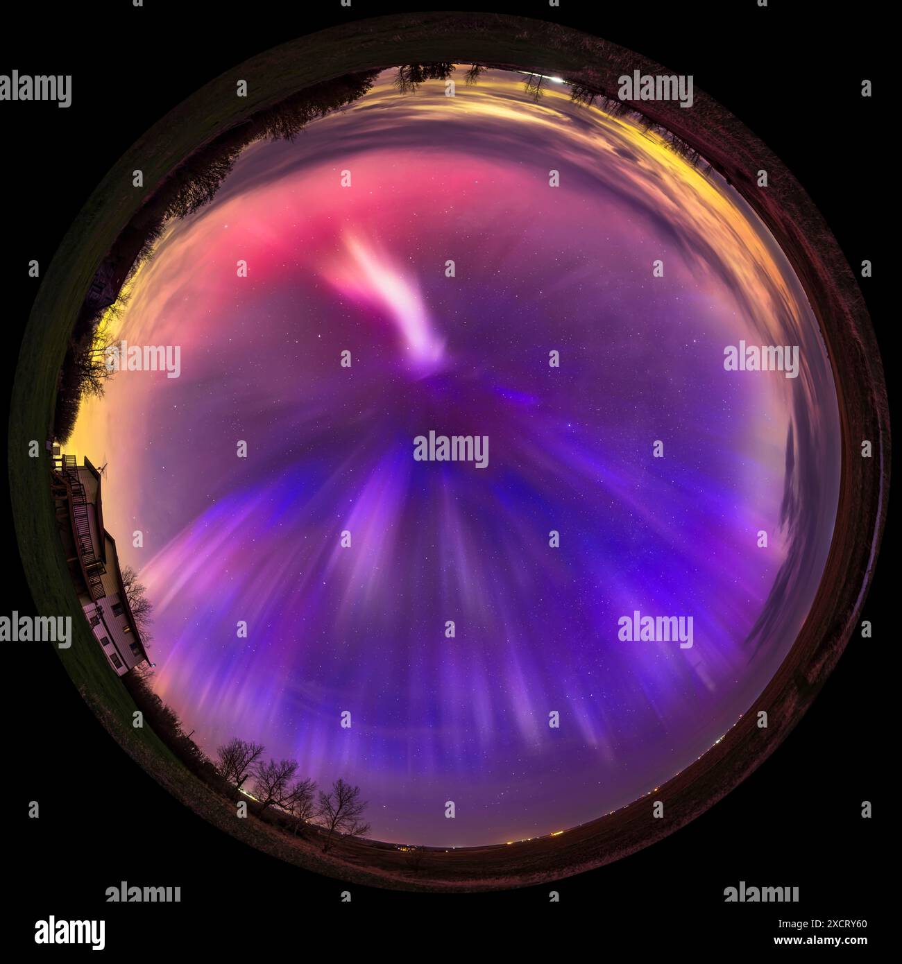 Dies ist ein 360°-Panorama der großen aurora-Anzeige vom 10./11. Mai ...
