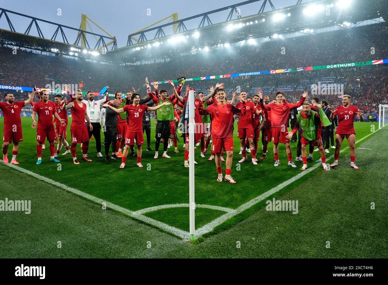 Die Türkei feiert im BVB Stadion Dortmund in Dortmund den Sieg ihrer ...