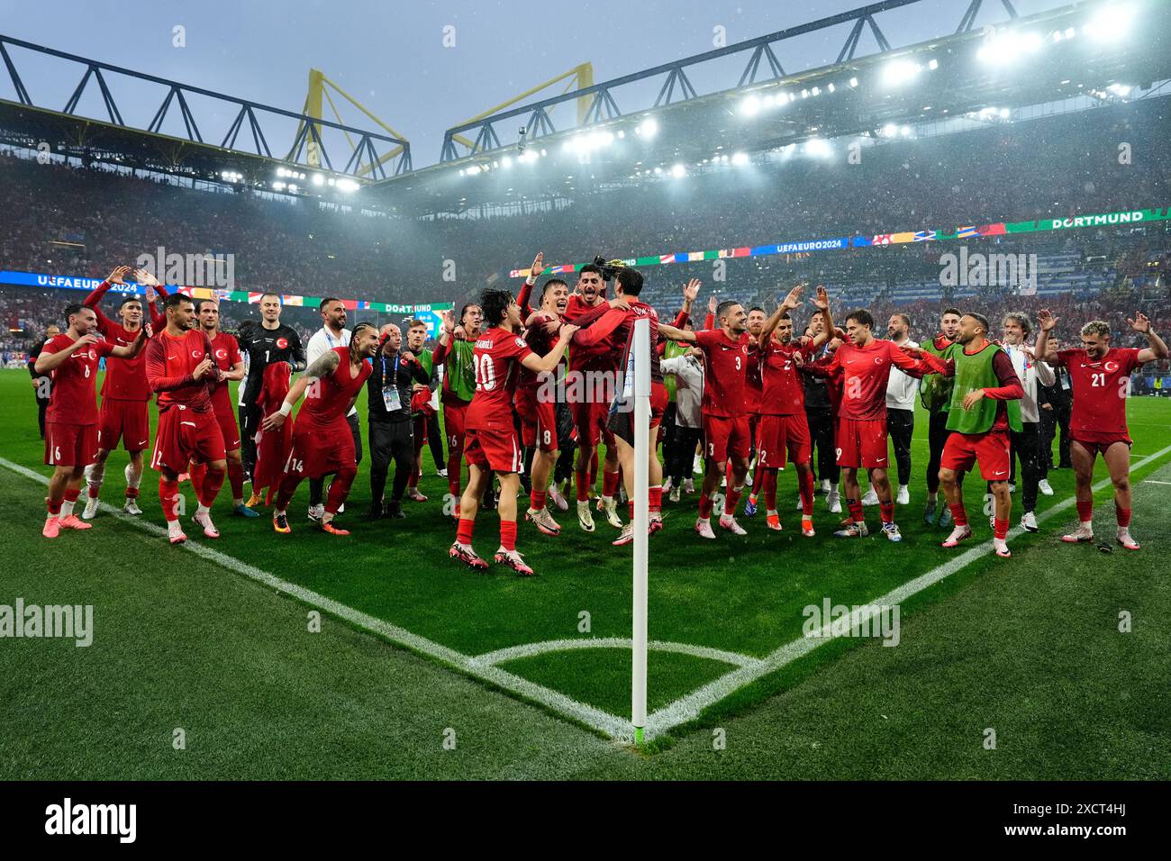 Die Türkei feiert im BVB Stadion Dortmund in Dortmund den Sieg ihrer ...