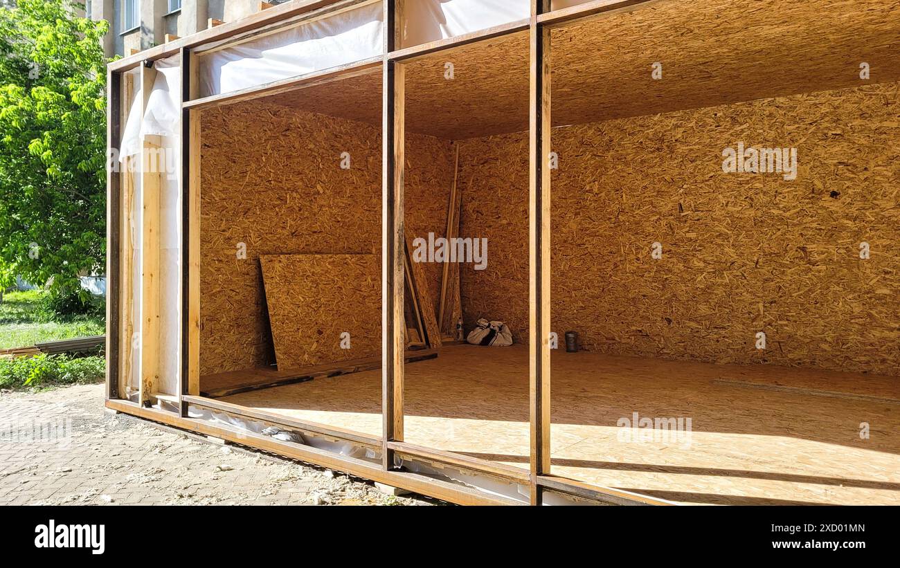 Bau eines Einkaufspavillons für ein Geschäft in allen Bauabschnitten ...