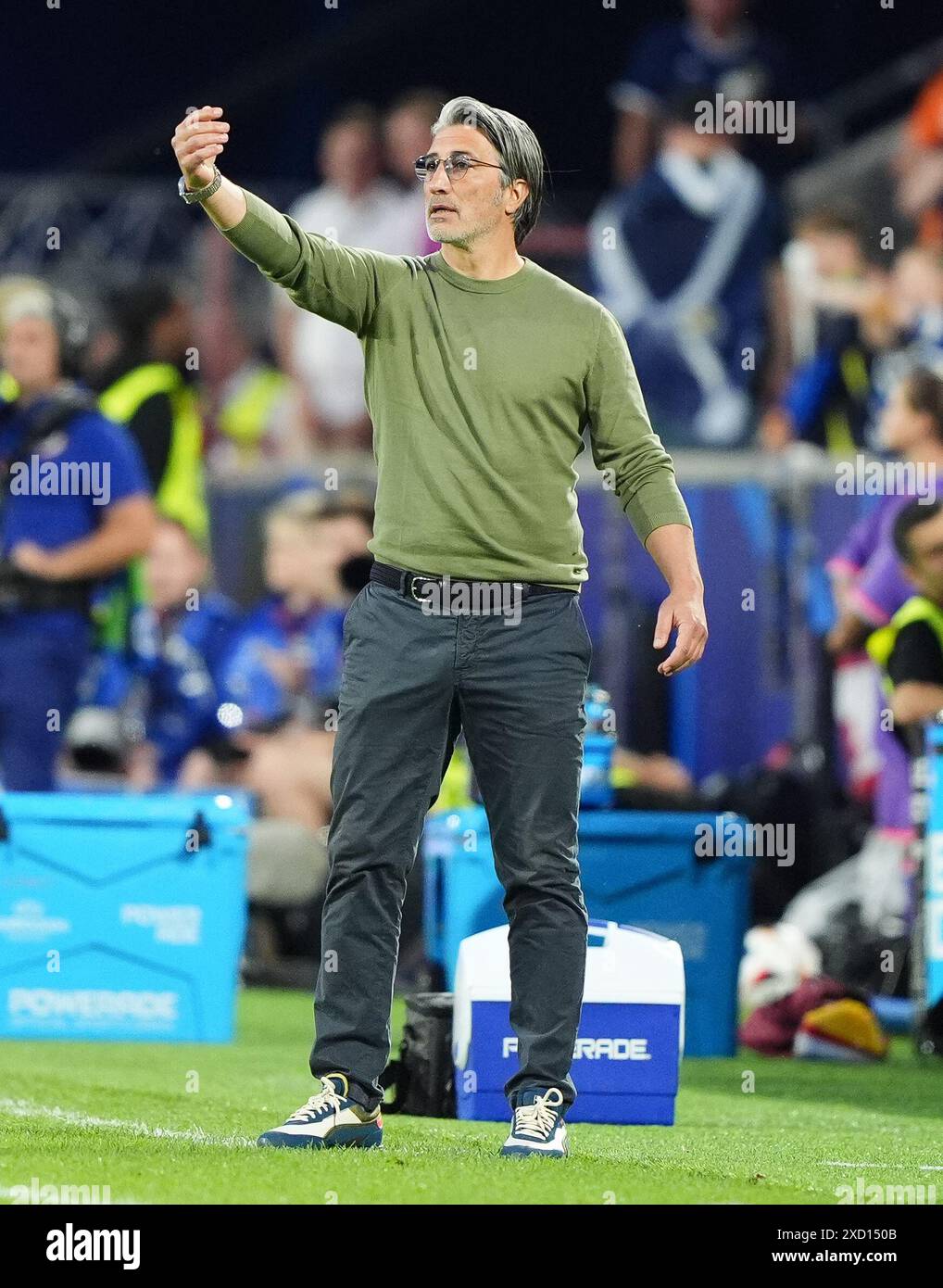 Der Schweizer Trainer Murat Yakin ist beim Gruppenspiel der UEFA Euro ...