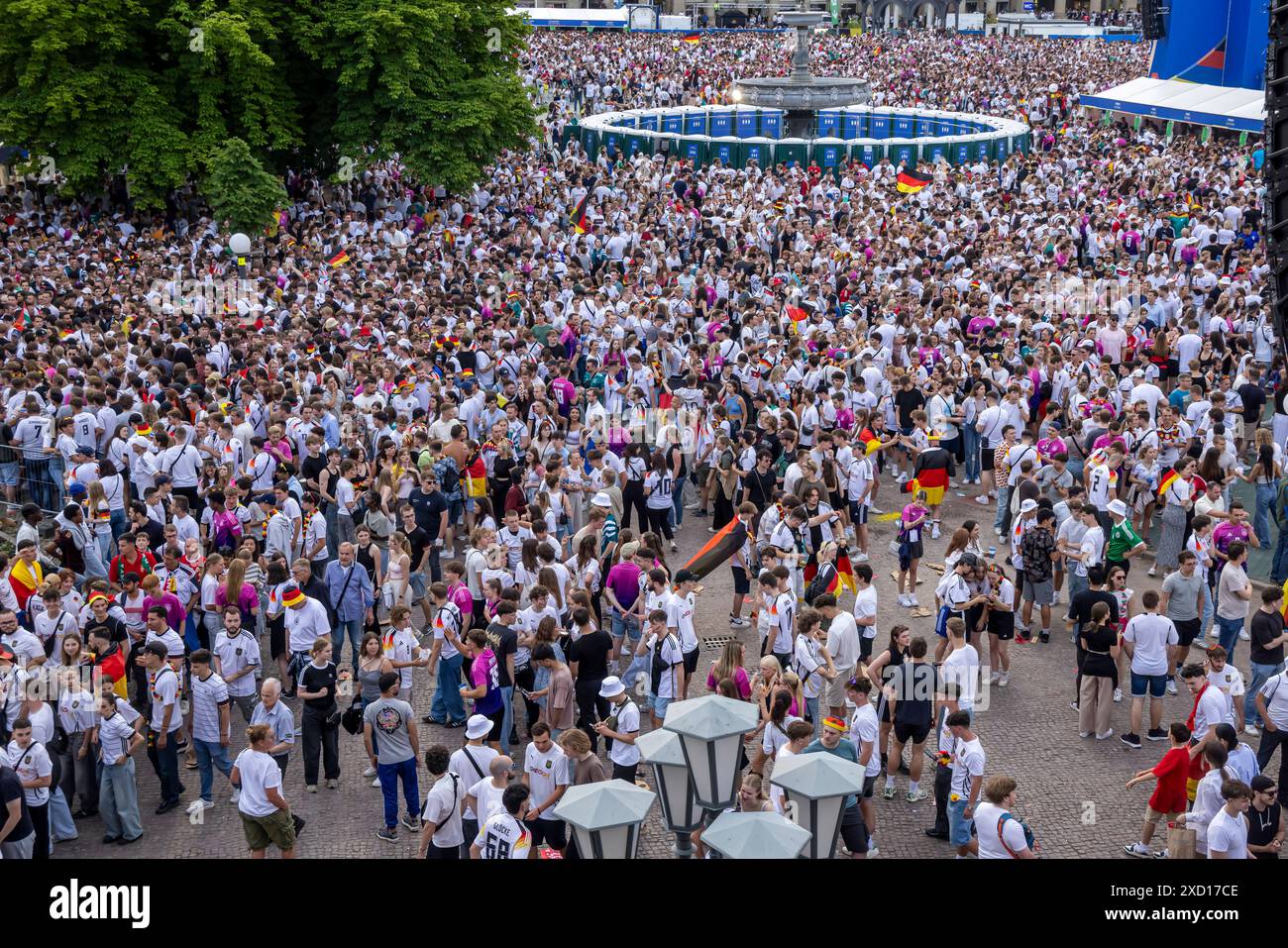 Public Viewing in Stuttgart unter dem Motto: Die ganze Stadt ein ...