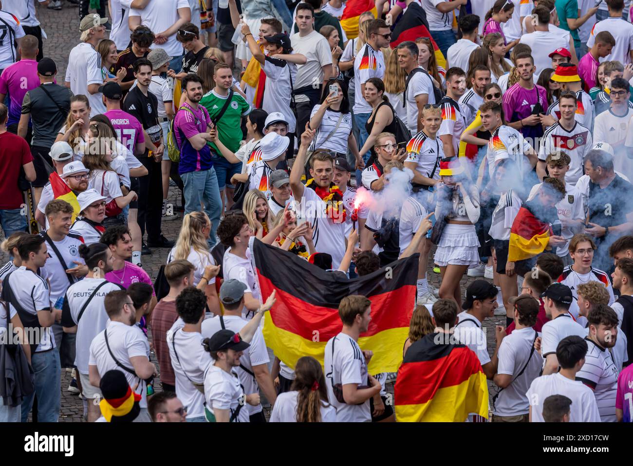 Public Viewing in Stuttgart unter dem Motto: Die ganze Stadt ein ...
