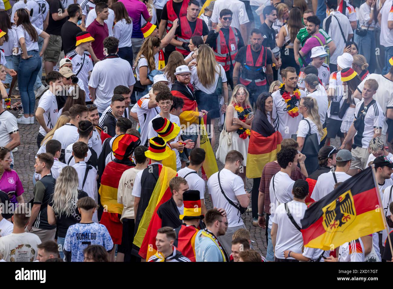 Public Viewing in Stuttgart unter dem Motto: Die ganze Stadt ein ...