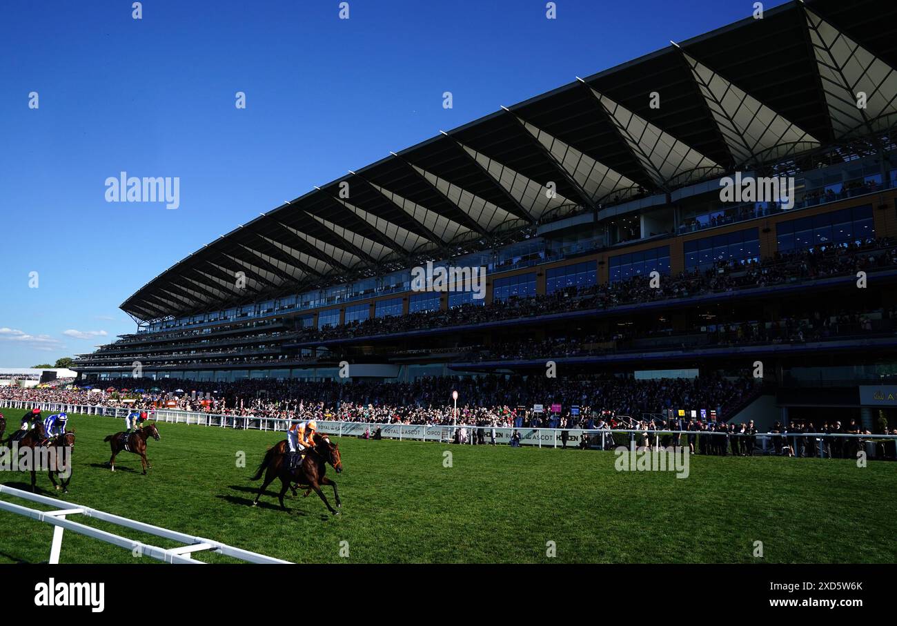 Jayarebe wurde von Sean Levey auf dem Weg zum Sieg der Hampton Court ...