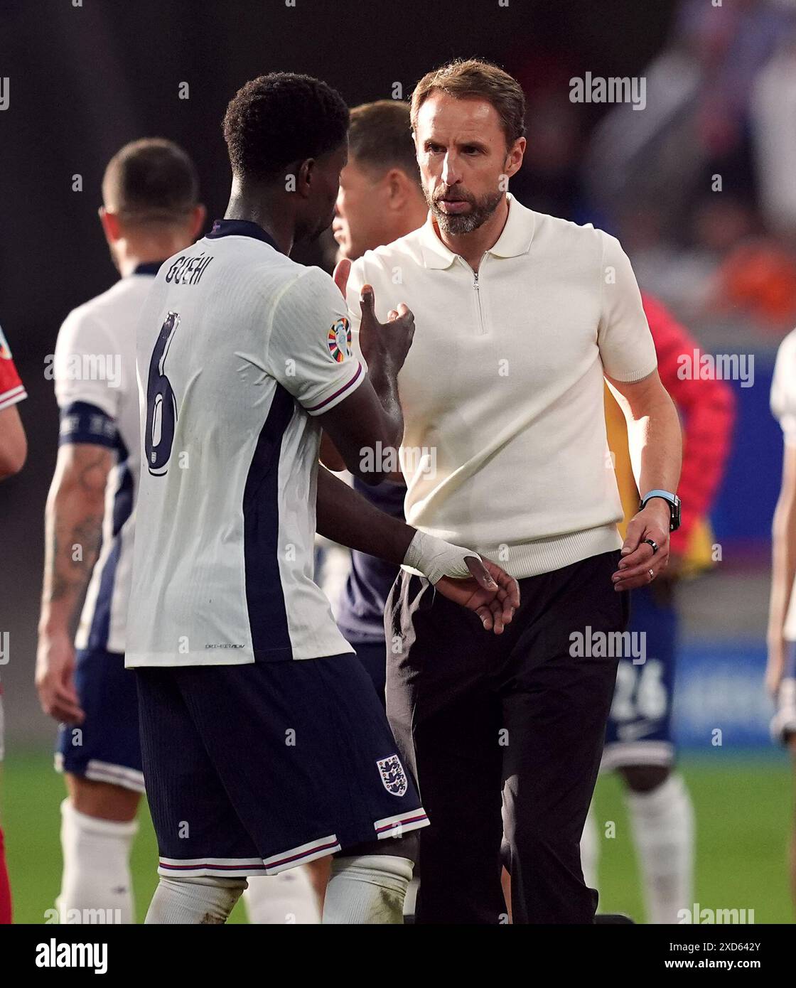 England-Trainer Gareth Southgate und Marc Guehi nach dem Spiel der UEFA ... England-Trainer Gareth Southgate und Marc Guehi nach dem Spiel der UEFA ...