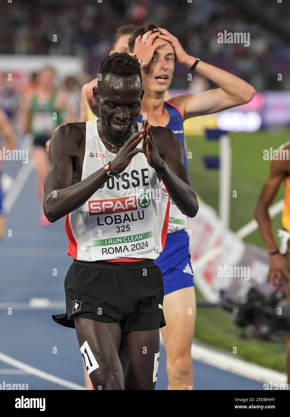 Dominic Lobalu aus der Schweiz feiert seinen Sieg im 000 m-Finale der ...