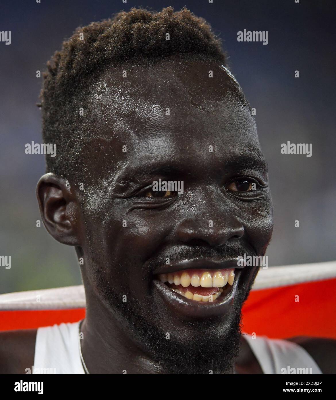 Dominic Lobalu aus der Schweiz feiert seinen Sieg im 000 m-Finale der ...
