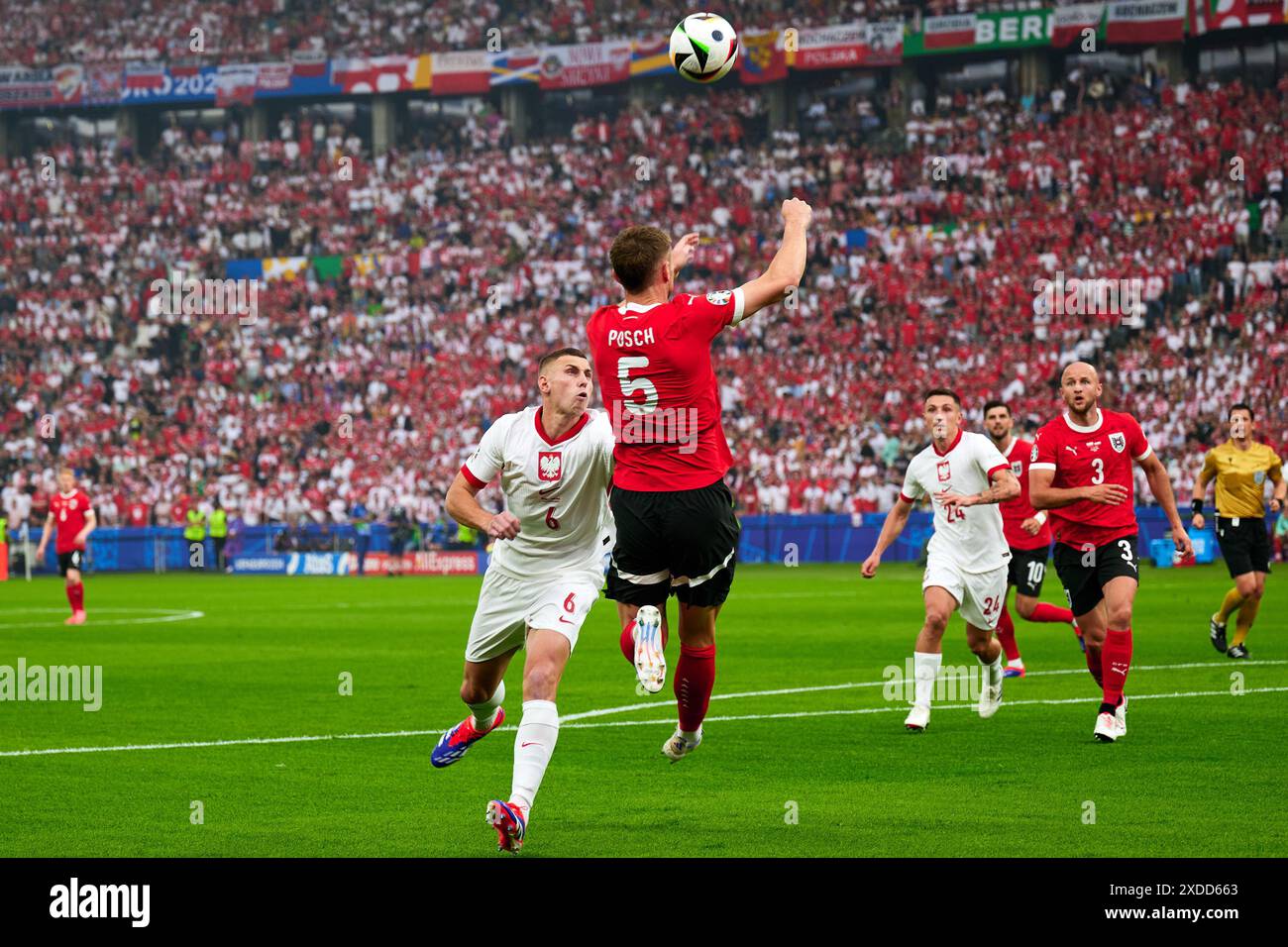 Jakub Piotrowski (Polen Nationalmannschaft Euro 2024, #06),Stefan Posch ...