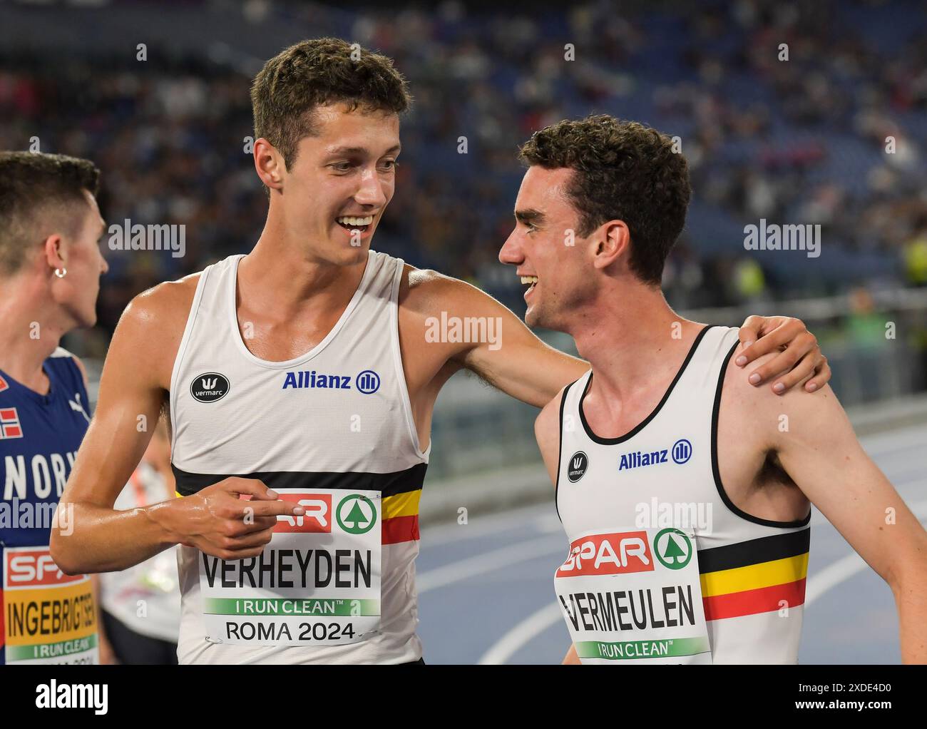 Ruben Verheyden und Jochem Vermeulen aus Belgien feiern, nachdem sie im ...