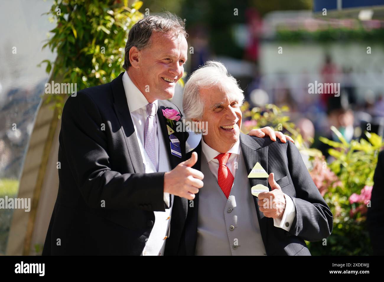 Trainer Richard Hannon mit Henry Winkler, nachdem er die Jersey Stakes ...