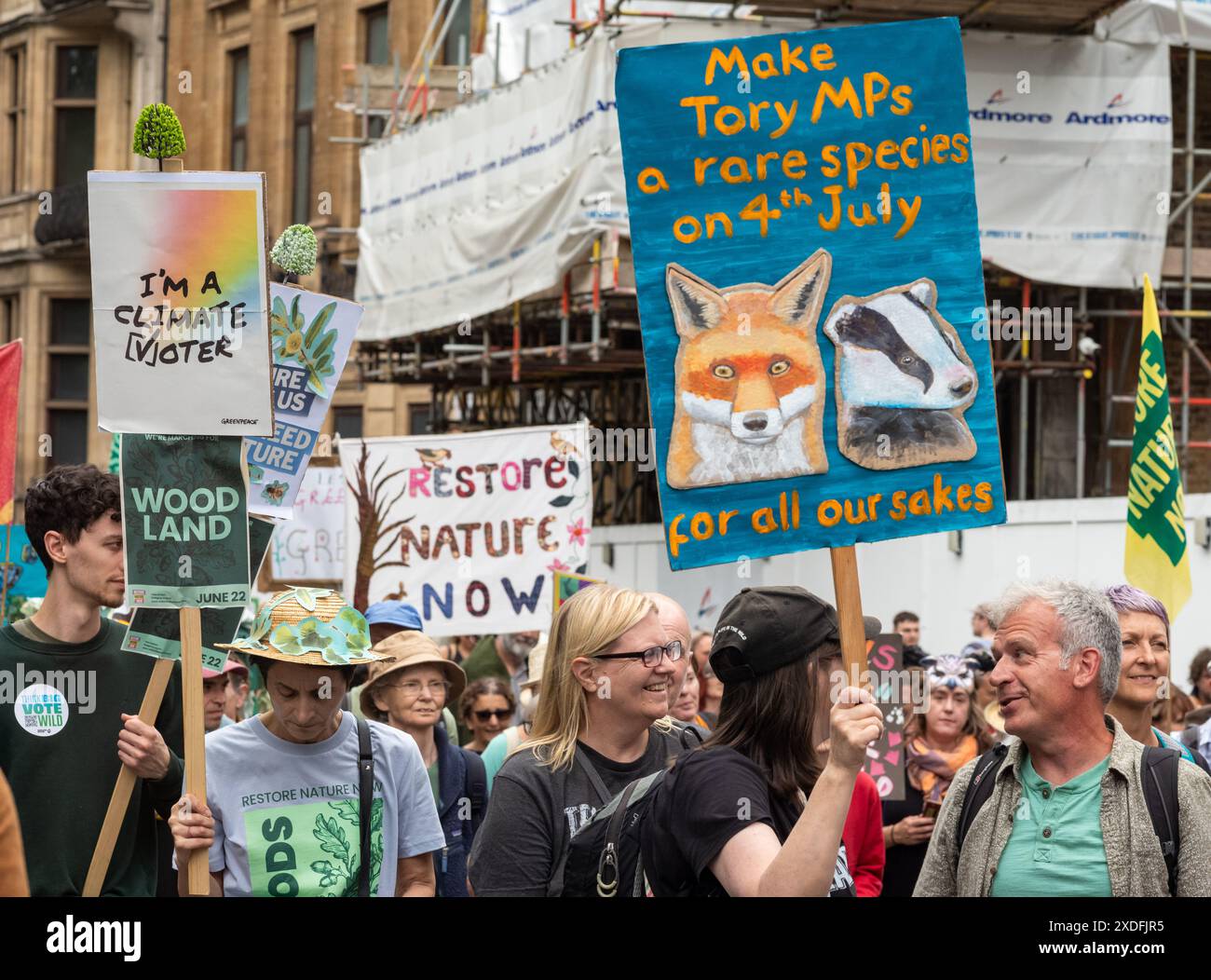 Die Prominenten Chris Packham, Emma Thomson und Dave Vince an der Front ...