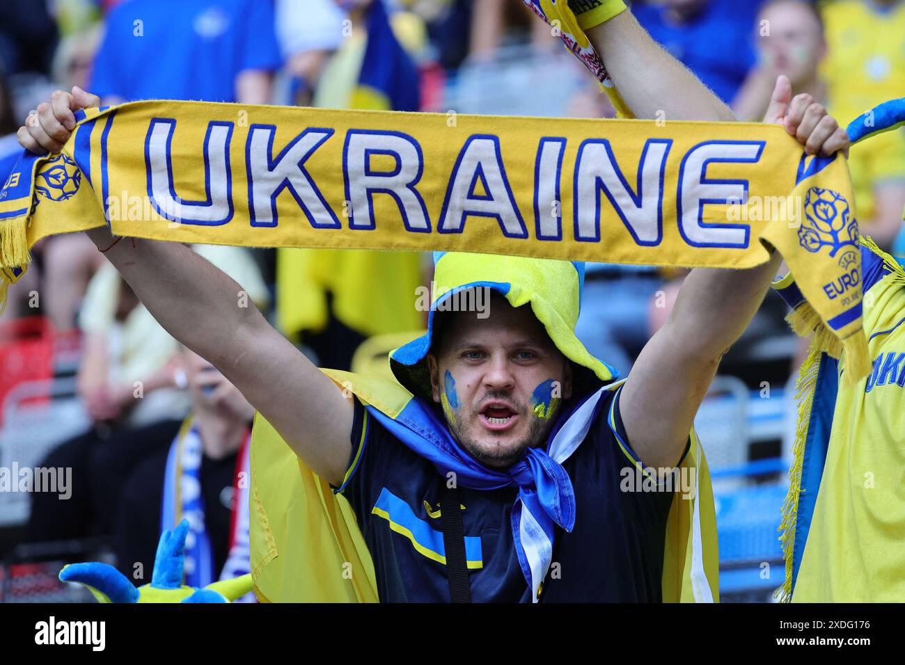 Fans der Ukraine vor dem Gruppenspiel der Euro 2024 zwischen der ...