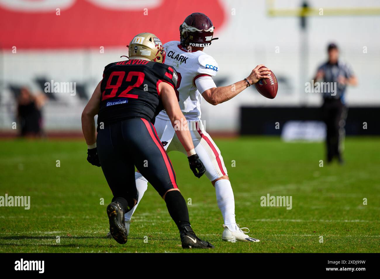 Aleksi Olavuo (Berlin Thunder, #92, Jadrin Clark (Rhein Fire, #18), GER ...