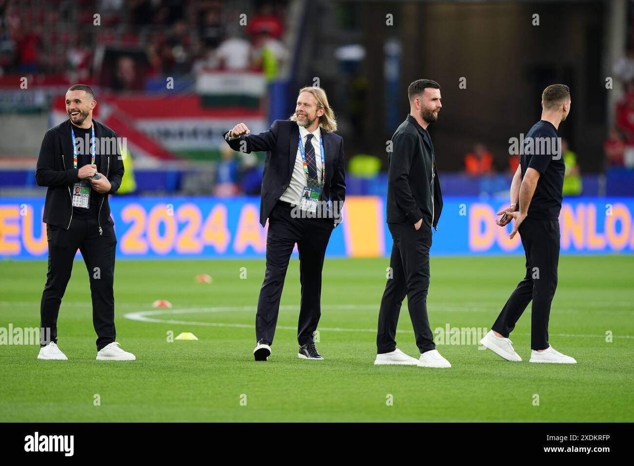 (Von links nach rechts) der schottische John McGinn, Kenny McLean ...