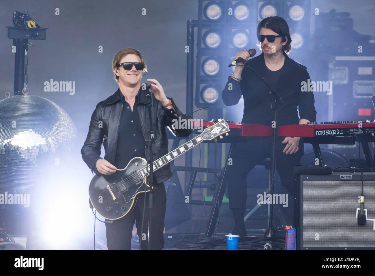 Paul Banks (Sänger) und Brandon Curtis (Keyboarder) der Band Interpol ...